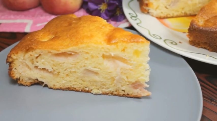 Fluffy apple cake: you'll need just 5 minutes to make this batter