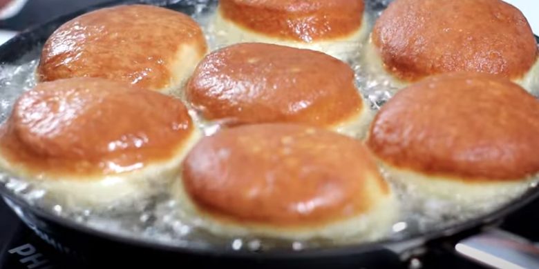 Stuffed fluffy donuts: the incredible recipe to enjoy your dessert