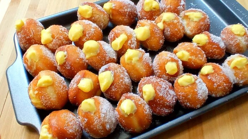 Mini fried balls with custard: you really need to try them
