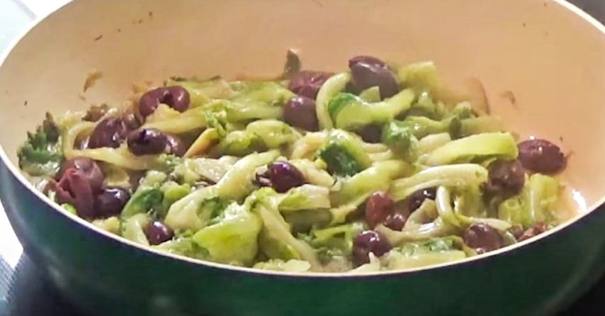 Scarola stufata in padella: la ricetta semplice per un contorno saporito
