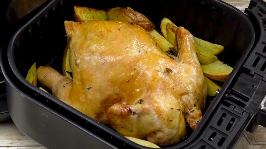 Pollo intero arrosto nella friggitrice ad aria: prepararlo non è mai ...