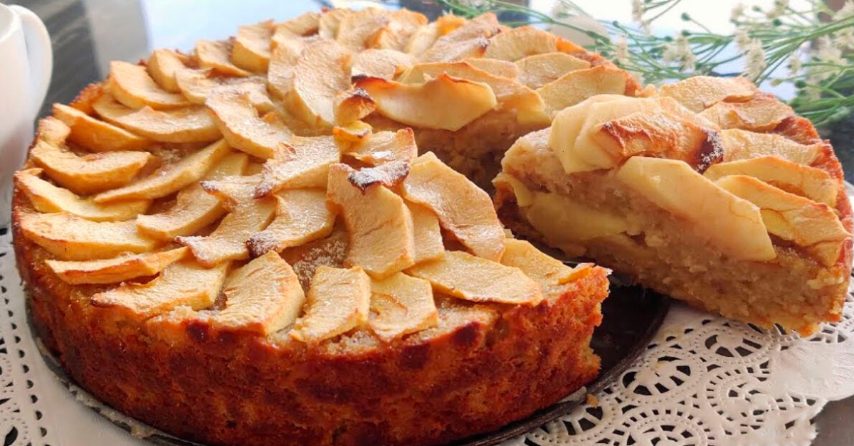 Apple cake with stale bread: the tasty way to reuse it