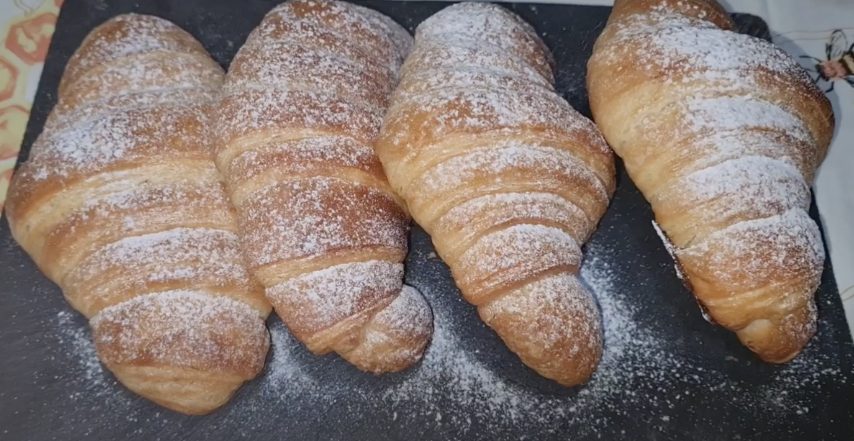 Homemade croissants: the recipe to make them soft and delicious