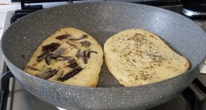 Focacce farcite in padella: la ricetta veloce e piena di gusto