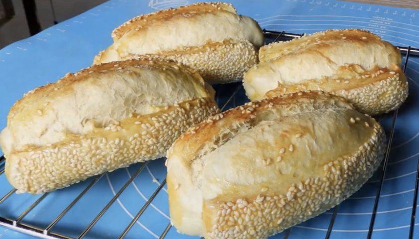Sesame rolls bread: the recipe to make them fluffy and delicious