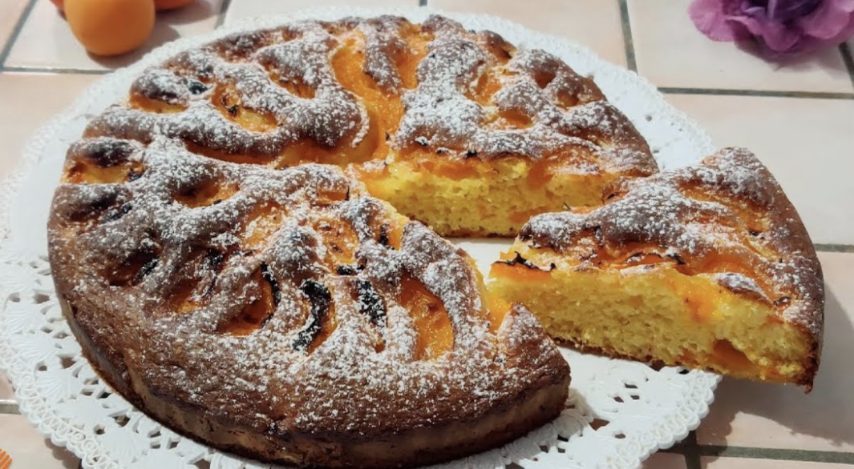 Apricots sponge cake: the delicious recipe to absolutely try