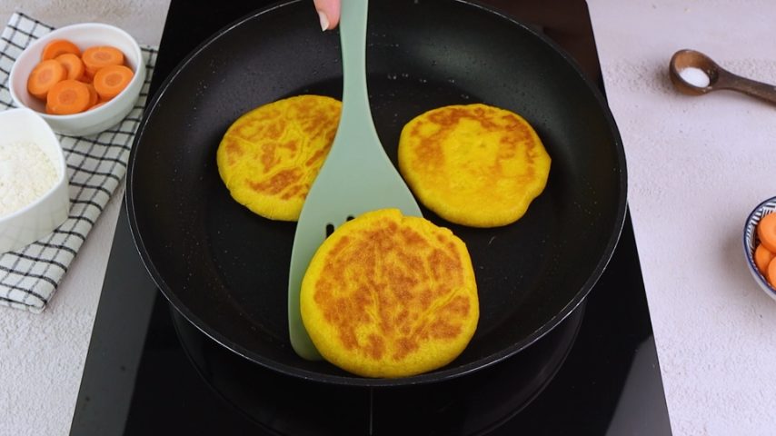 Carrot buns: soft and delicious, ready in a pan in a few steps