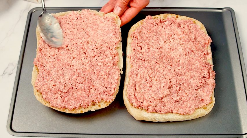 Meat bruschetta: a simple recipe for a delicious appetizer in less than ...
