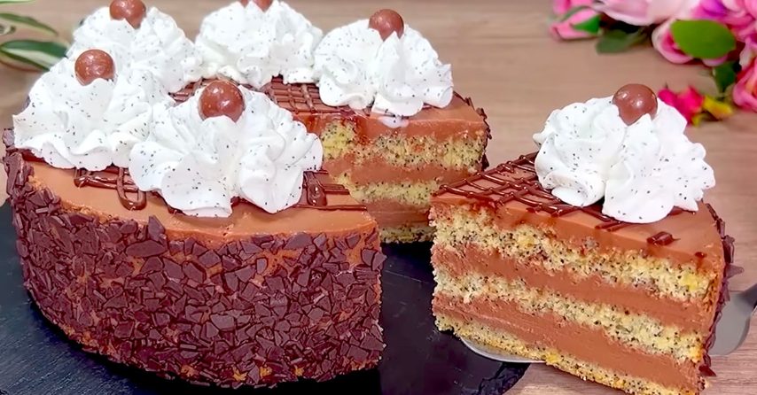 Chocolate cream layered cake: the recipe for a delicious and simple dessert