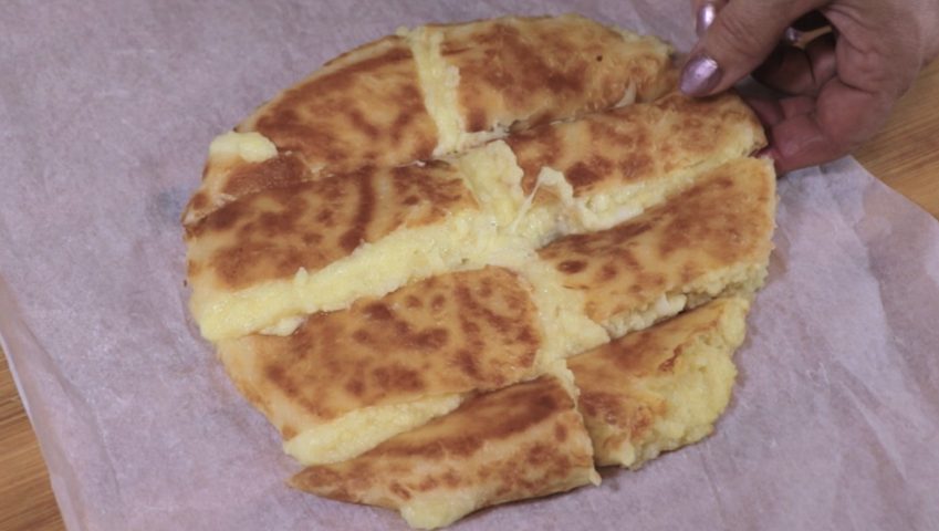 Potato and cheese stuffed bread: the savory and tasty recipe to try