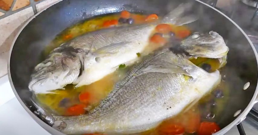 Orata all'acqua pazza: la ricetta del piatto leggero e saporito