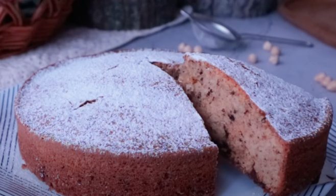 Hazelnut and chocolate sponge cake: the simple dessert to try right now