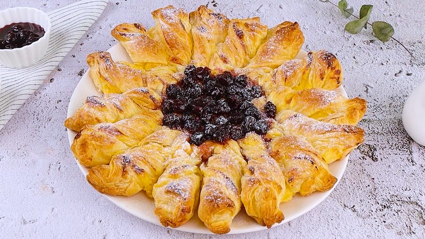 Sweet sunflower pie: beautiful and delicious!