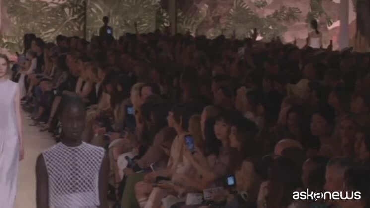 Dee greche in passerella per Dior al Museo Rodin di Parigi