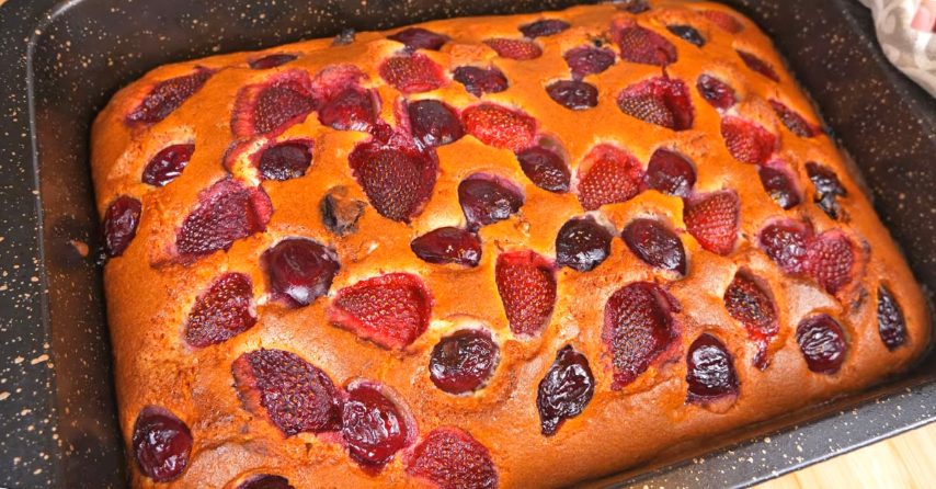 Fruit sponge cake: original, beautiful and delicious dessert
