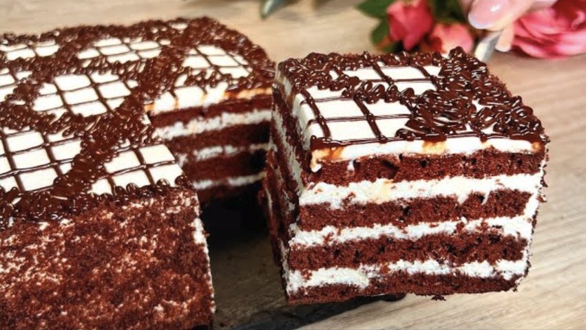 Chocolate and cream layered cake: the recipe to make it delicious in no ...