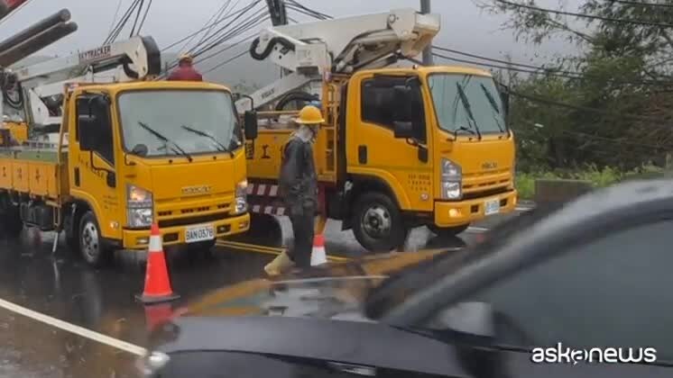 Maltempo, il tifone Koinu colpisce Taiwan: almeno 190 feriti