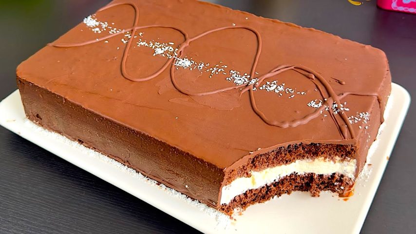Giant chocolate cake: the delicious and mouthwatering dessert
