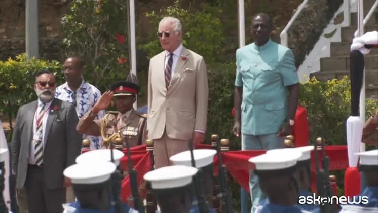 Carlo e Camilla in Kenya visitano la base navale di Mtongwe a Mombasa