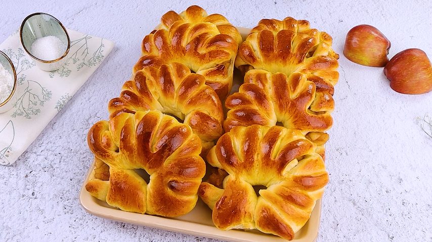 If you want to try sweet apple braids you have to follow this recipe!