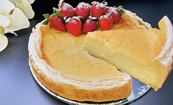 Puff pastry cheese cake: the recipe for a creamy dessert ready in no time