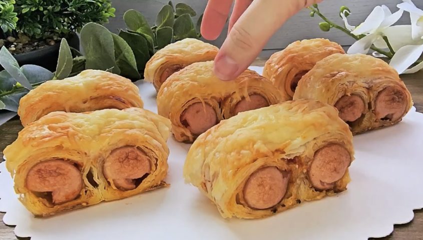 Double hot dogs: how to make an original appetizer in no time
