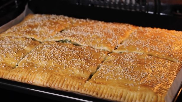 Cabbage squares: how to make a tasty meal with puff pastry
