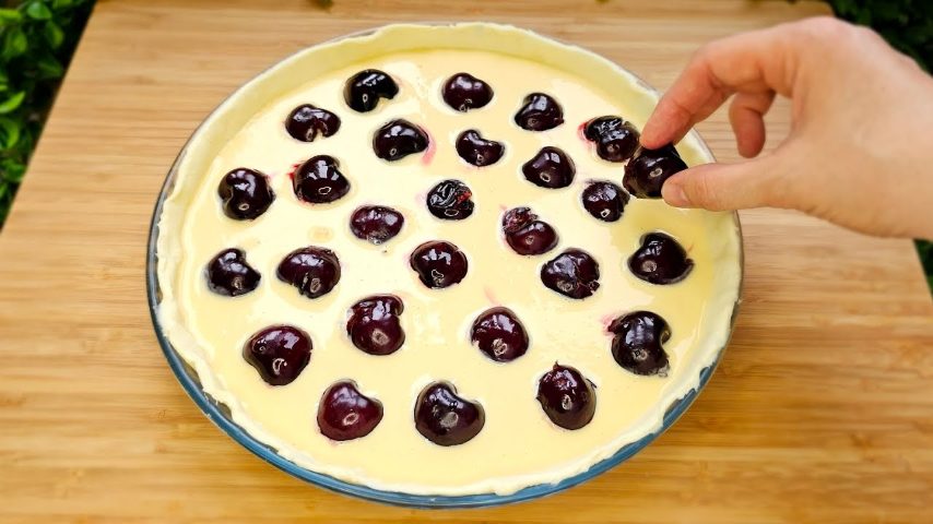 Quick cherry cheesecake with puff pastry: easy and delicious