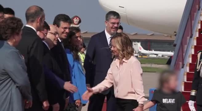 Giorgia Meloni a Pechino per la sua prima visita ufficiale in Cina